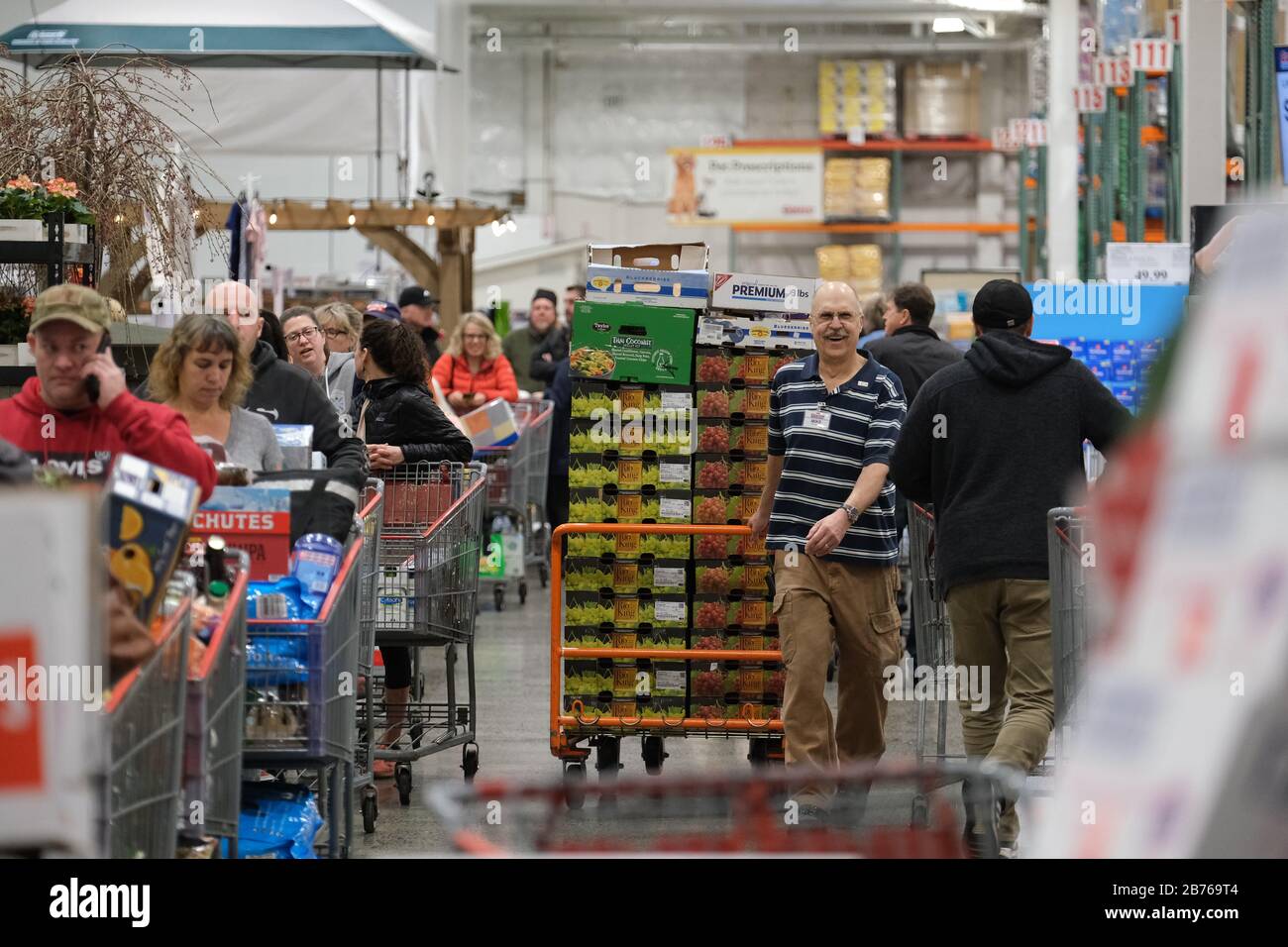 Costco employee hi-res stock photography and images - Alamy