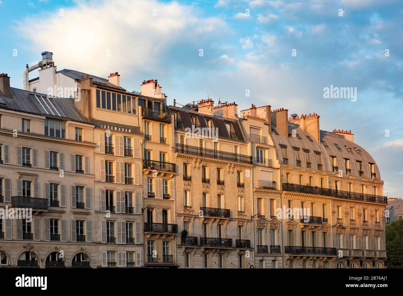Early morning sunlight on the buildings of Paris, France Stock Photo ...