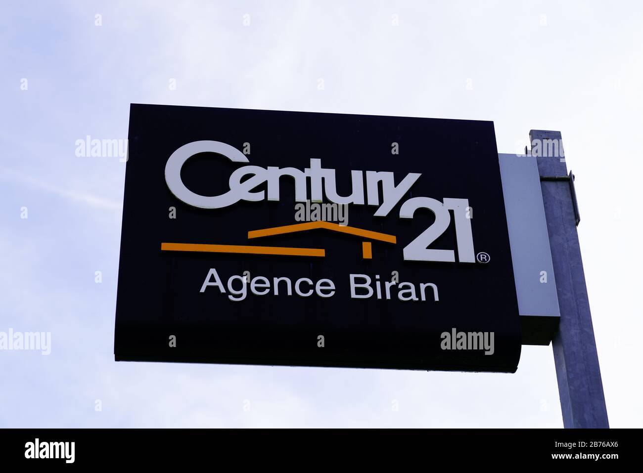 Century 21 store hi-res stock photography and images - Alamy