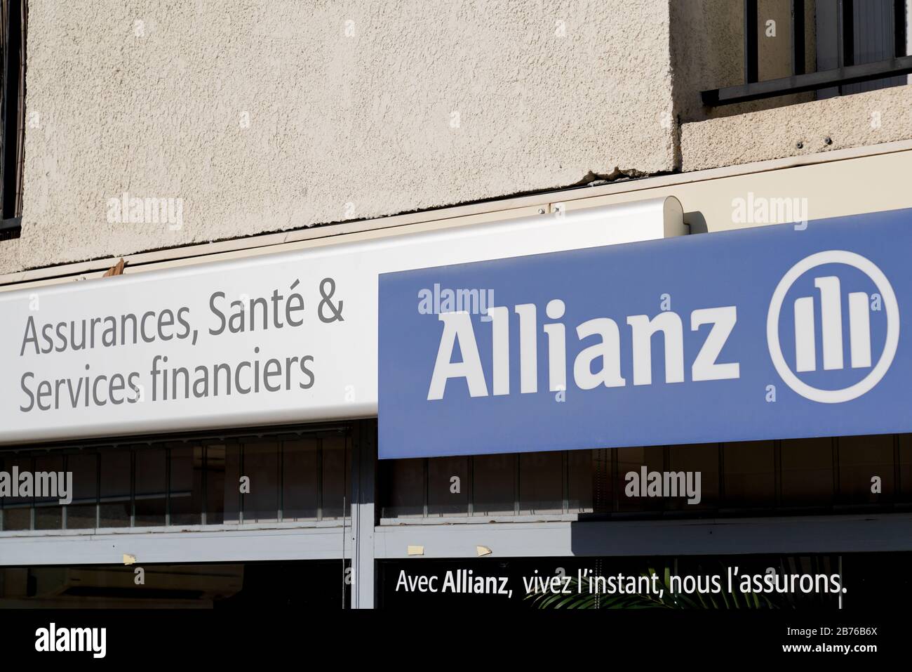 Allianz bank logo hi-res stock photography and images - Alamy