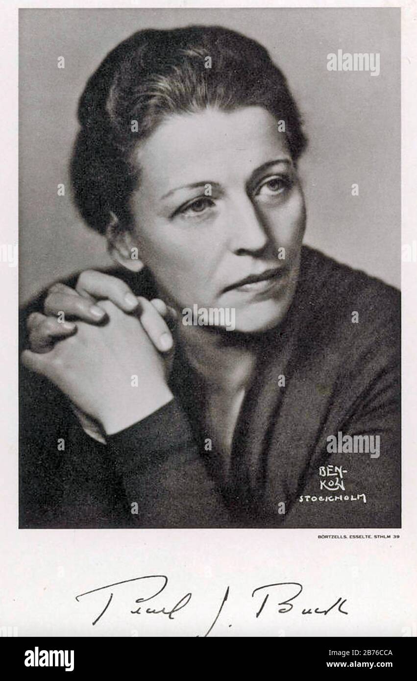 Teacher and writer hi-res stock photography and images - Alamy