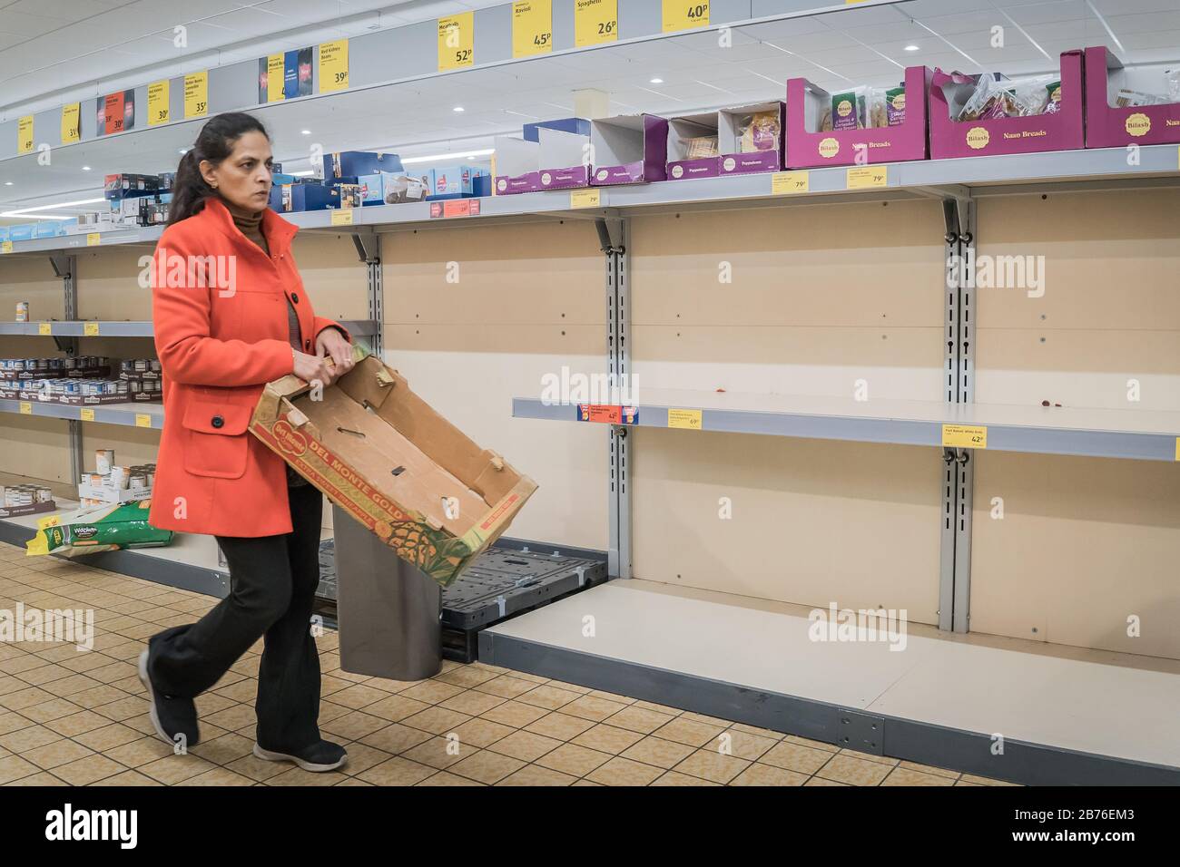 Aldi supermarket shelves hi-res stock photography and images - Alamy