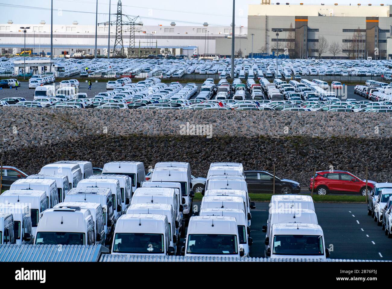 Emden, cars waiting in the port for shipment, VW plant, East Frisia ...