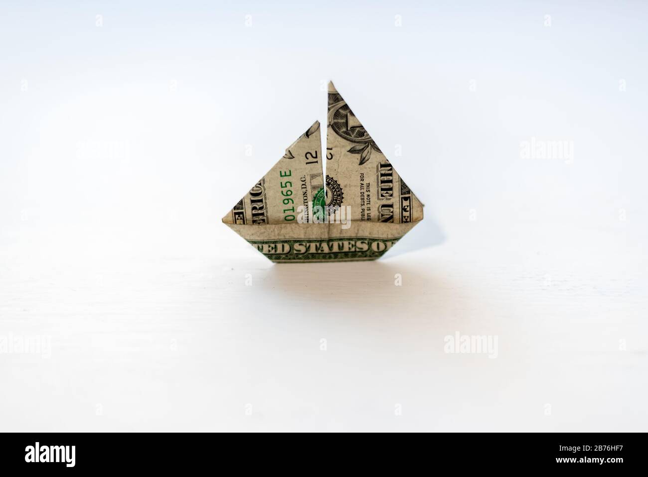 Dollar bill origami hi-res stock photography and images - Alamy