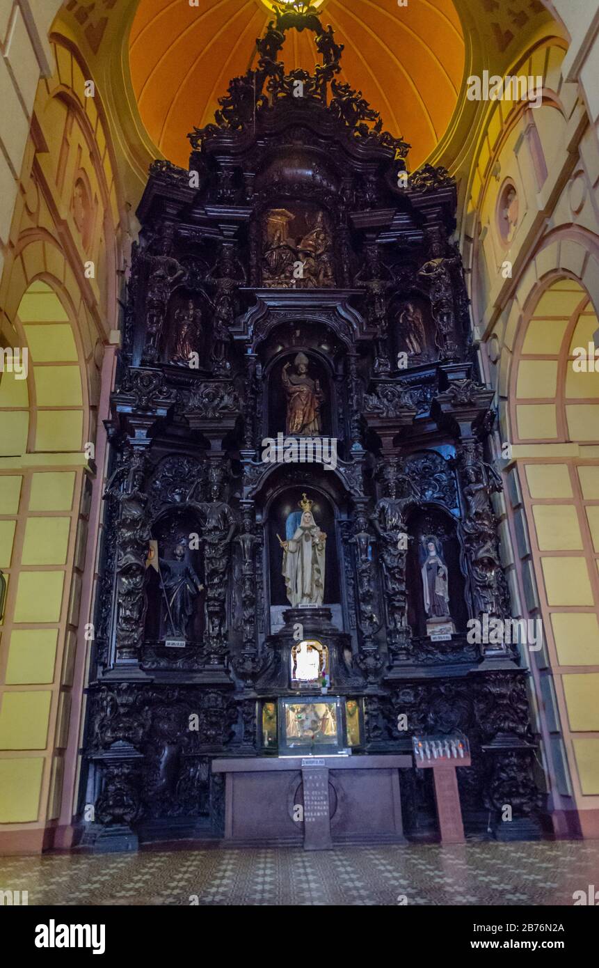 Black altar hi-res stock photography and images - Alamy