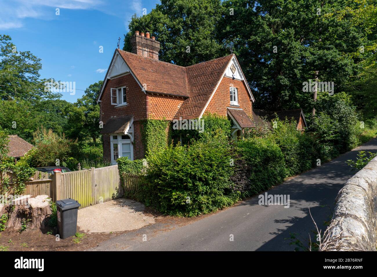 Weald Cottage Old Heathfield, UK Stock Photo - Alamy