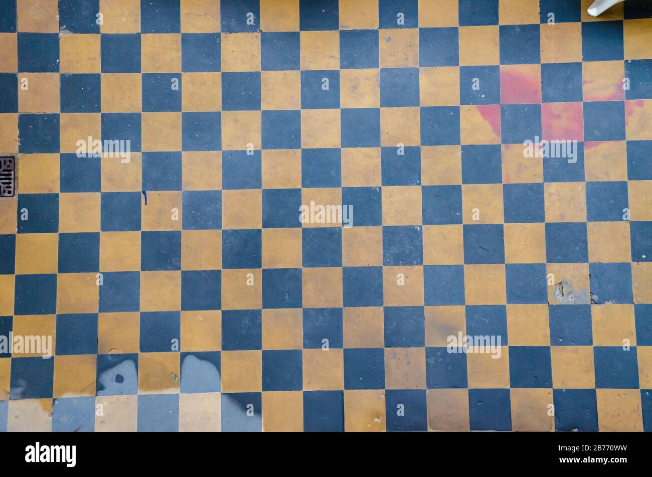 Checkered floor tiles hi-res stock photography and images - Alamy