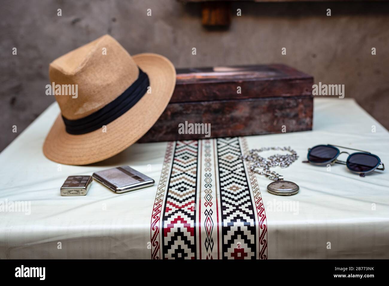 Watch and lighter hi-res stock photography and images - Alamy