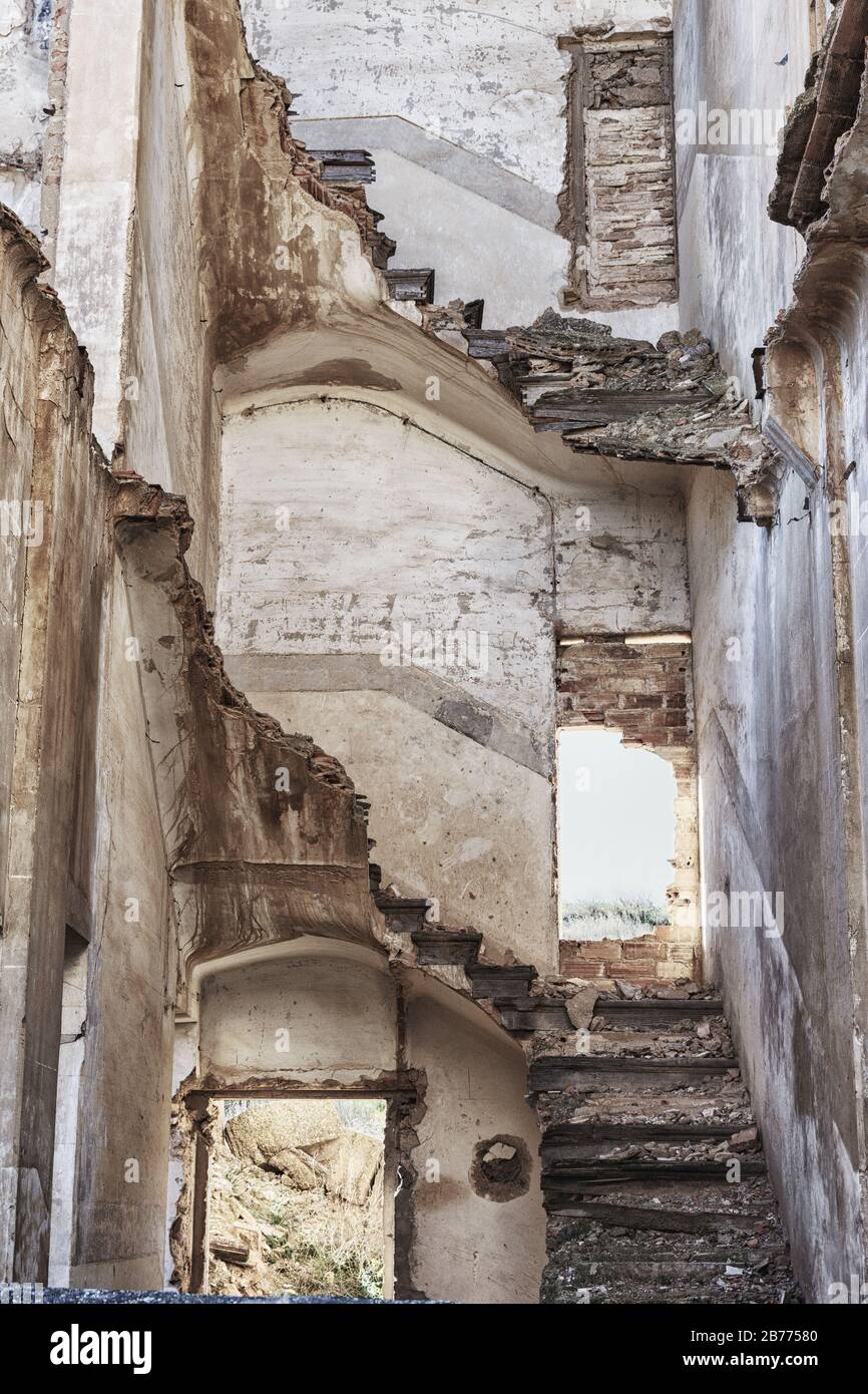 Old ruined building with windows during daytime Stock Photo - Alamy