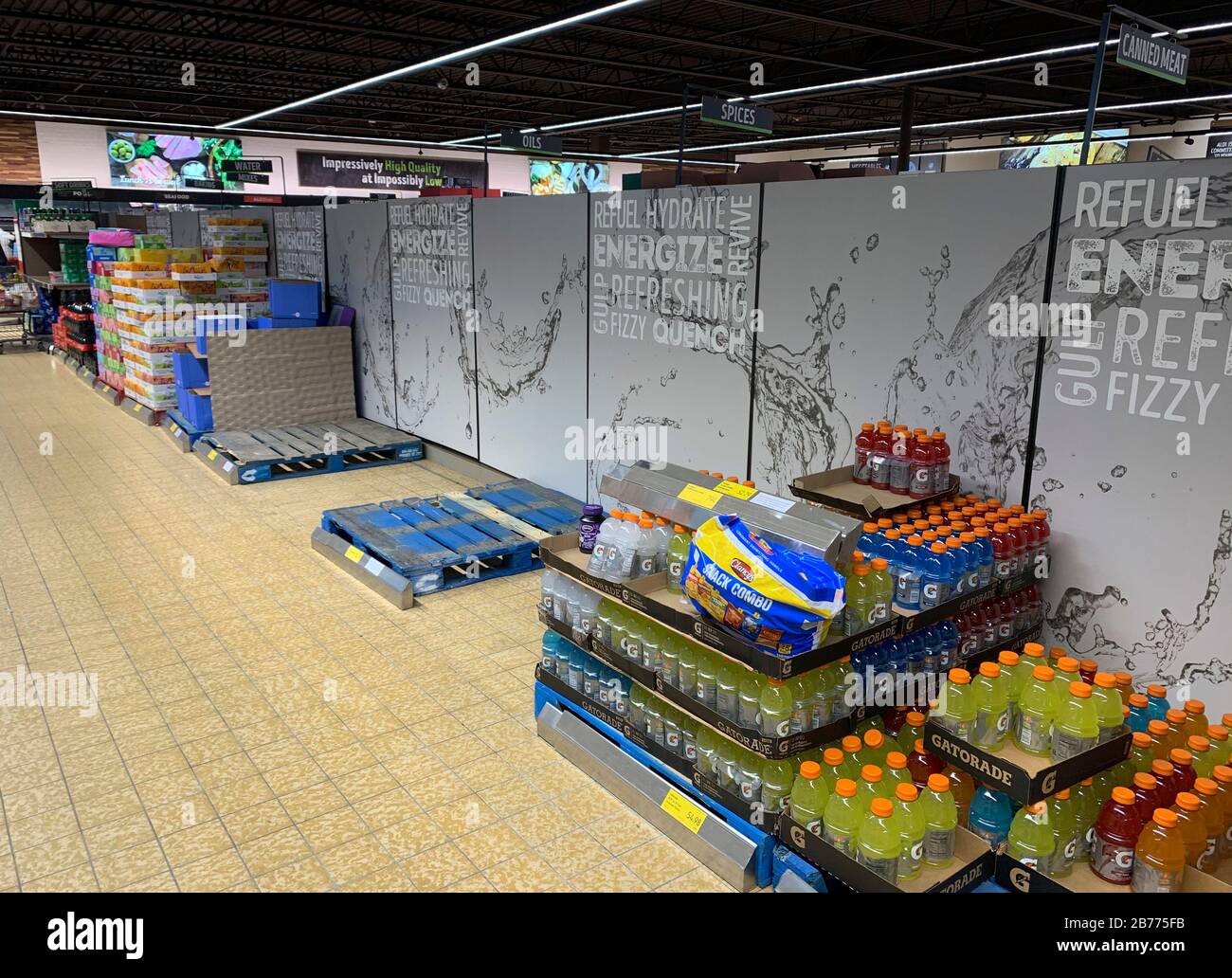 Empty store shelves united states hi-res stock photography and images ...