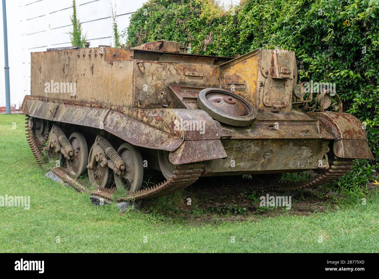 Rusted and abandoned war tank Stock Photo - Alamy