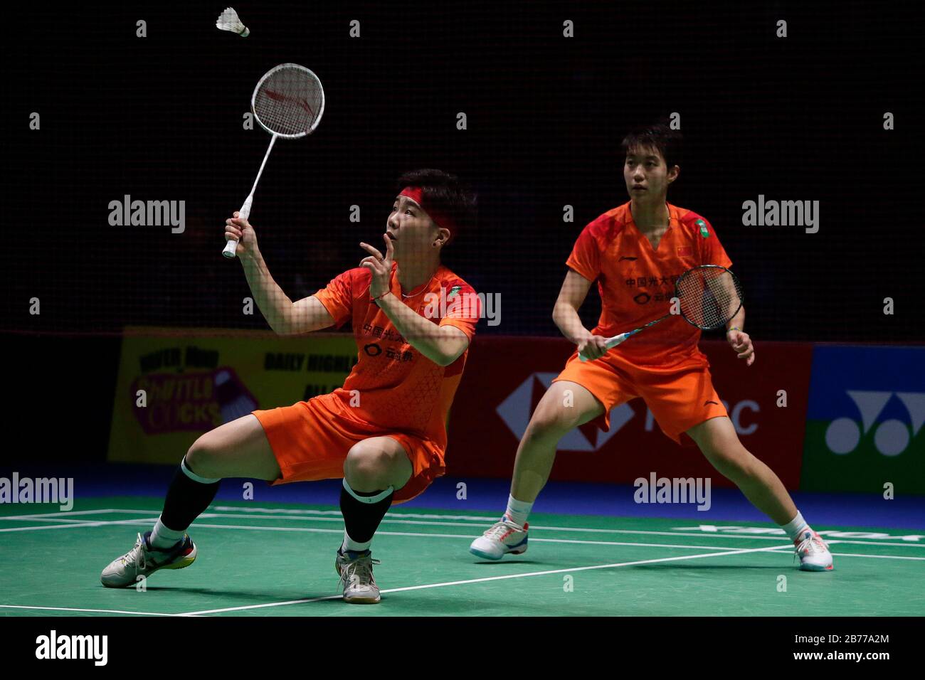 Birmingham. 13th Mar, 2020. China's Du Yue (R) and Li Yinhui compete ...