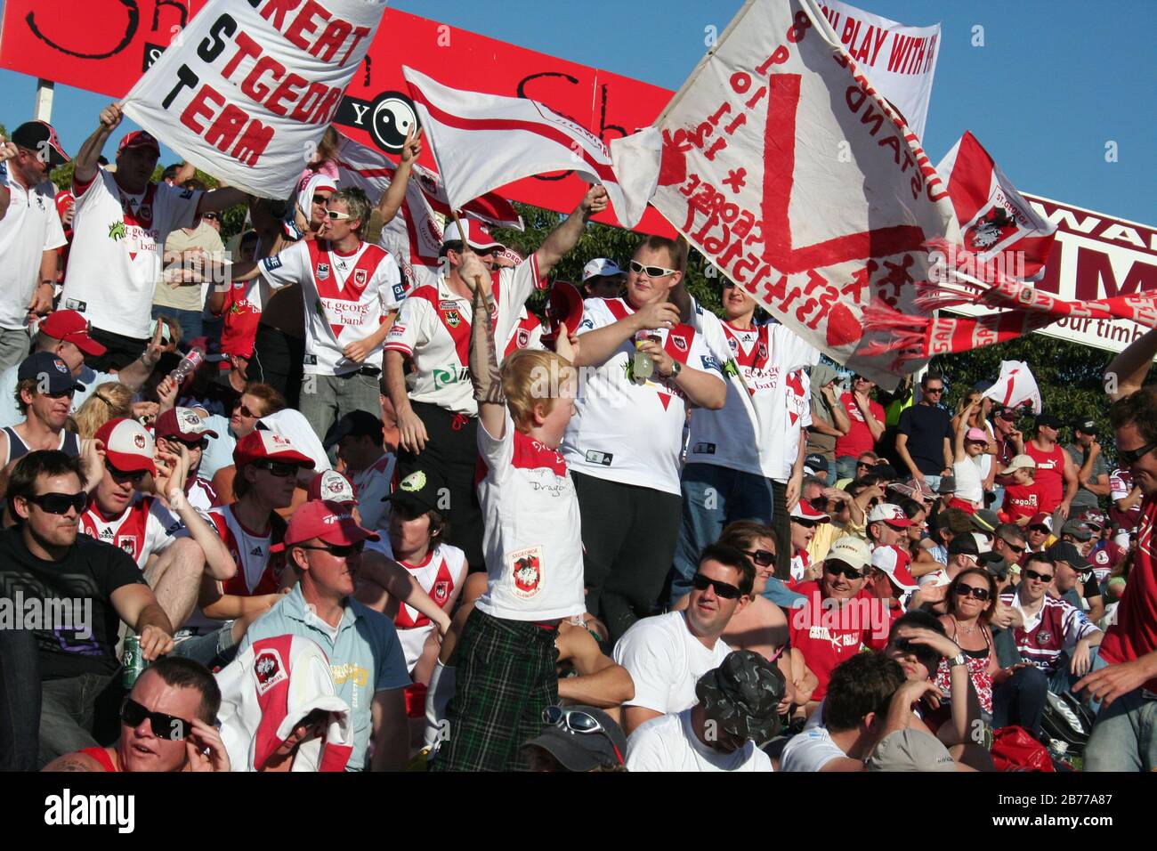 Australian sporting crowd hi-res stock photography and images - Alamy