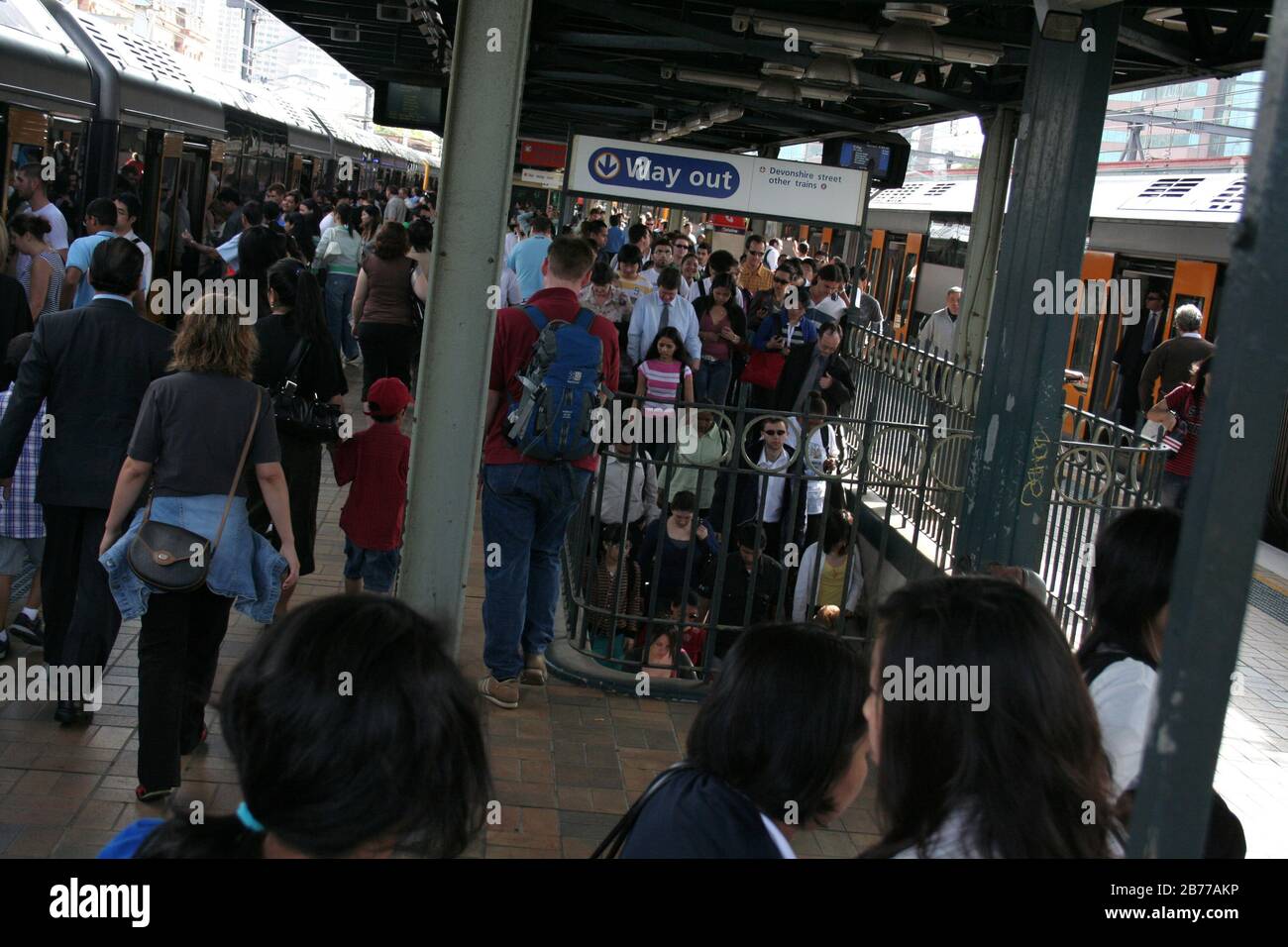 New railway platforms sydney central hi-res stock photography and ...