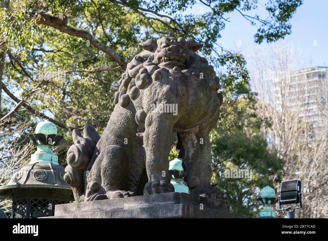 Guardian Lion, Ueno Toshogu Shrine, Ueno Park, Taito-Ku, Tokyo, Japan ...