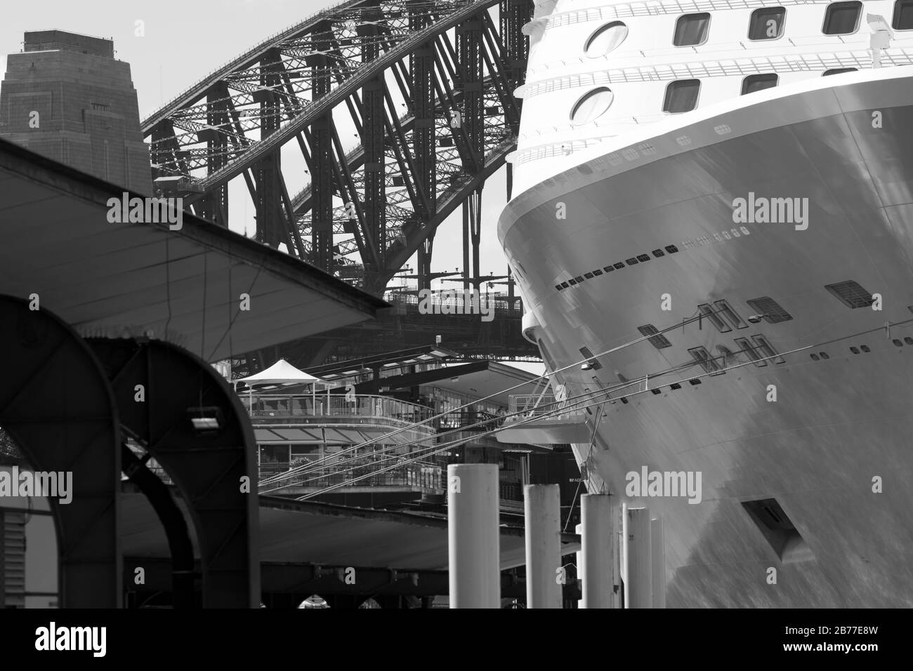 Giant Passenger Ship High Resolution Stock Photography and Images - Alamy