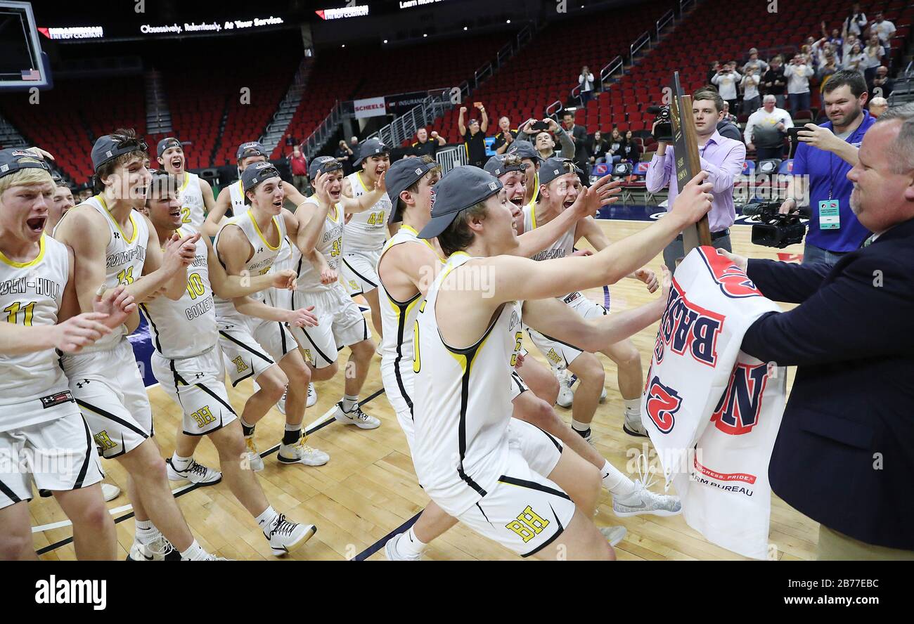Wells fargo championship trophy hi-res stock photography and images - Alamy
