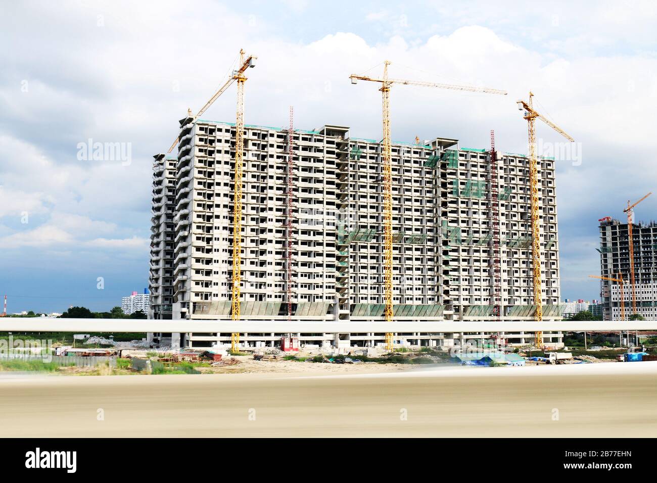 Building construction site workers Stock Photo - Alamy