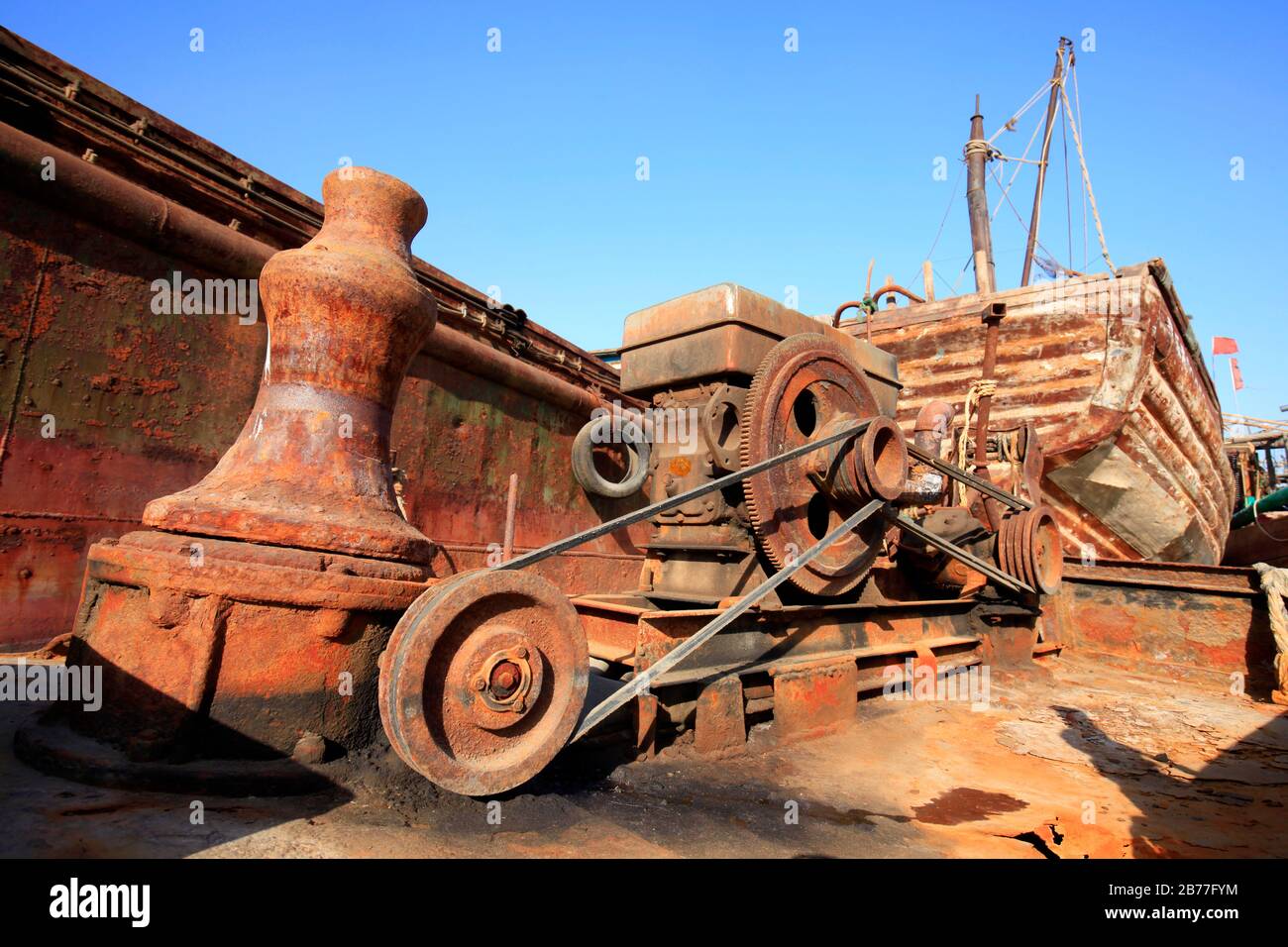 The old engine and gear Stock Photo - Alamy