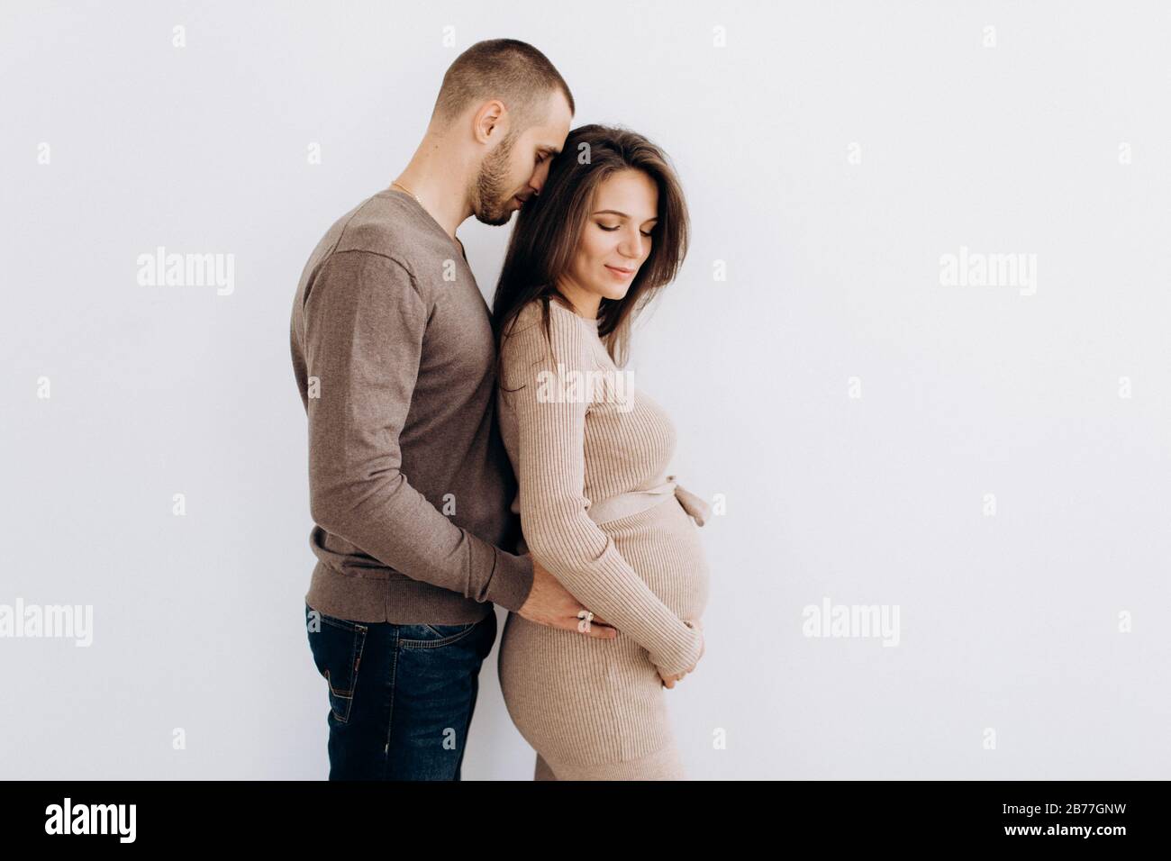 Young parents expecting a baby. Healthy family Stock Photo - Alamy