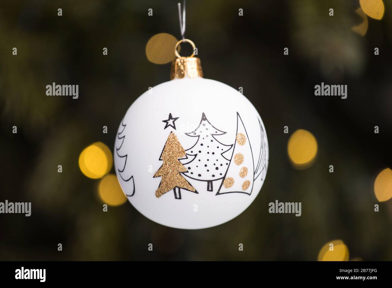 Gold evergreens winter hi-res stock photography and images - Alamy