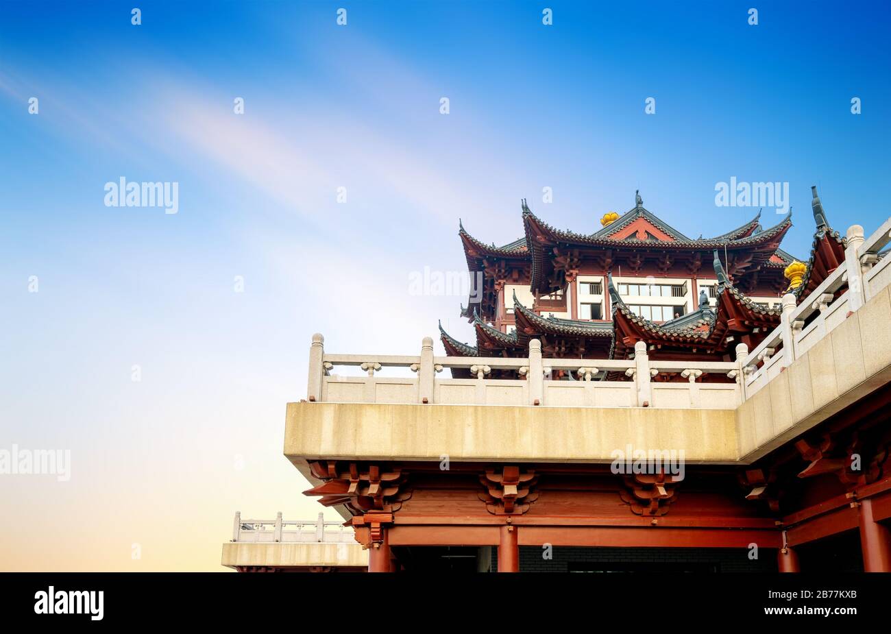 Classical building on the edge of Di Dang Lake, Shaoxing, China Stock ...