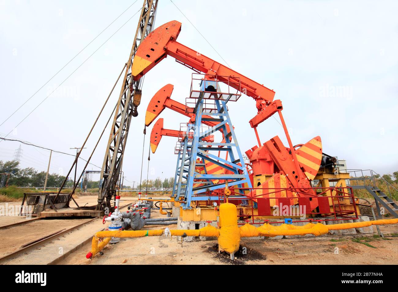 Field site, oil beam pumping unit Stock Photo - Alamy