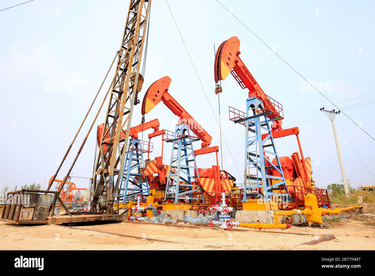 Field site, oil beam pumping unit Stock Photo - Alamy