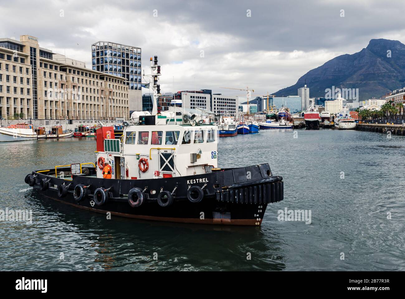 'The Kestrel' powerful pilot tug boat sailing into Victoria and Albert ...