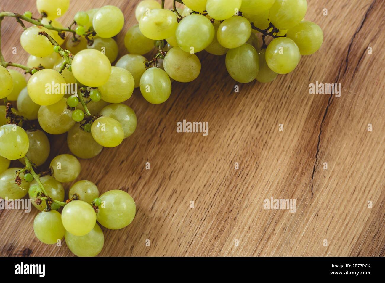 White grapes hi-res stock photography and images - Alamy