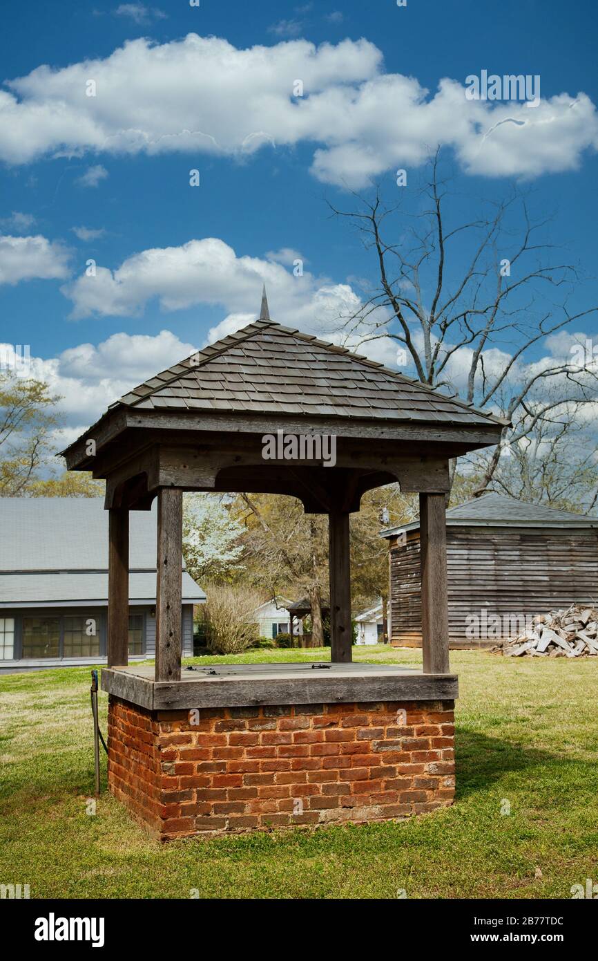 Old Brick Well Stock Photo - Alamy