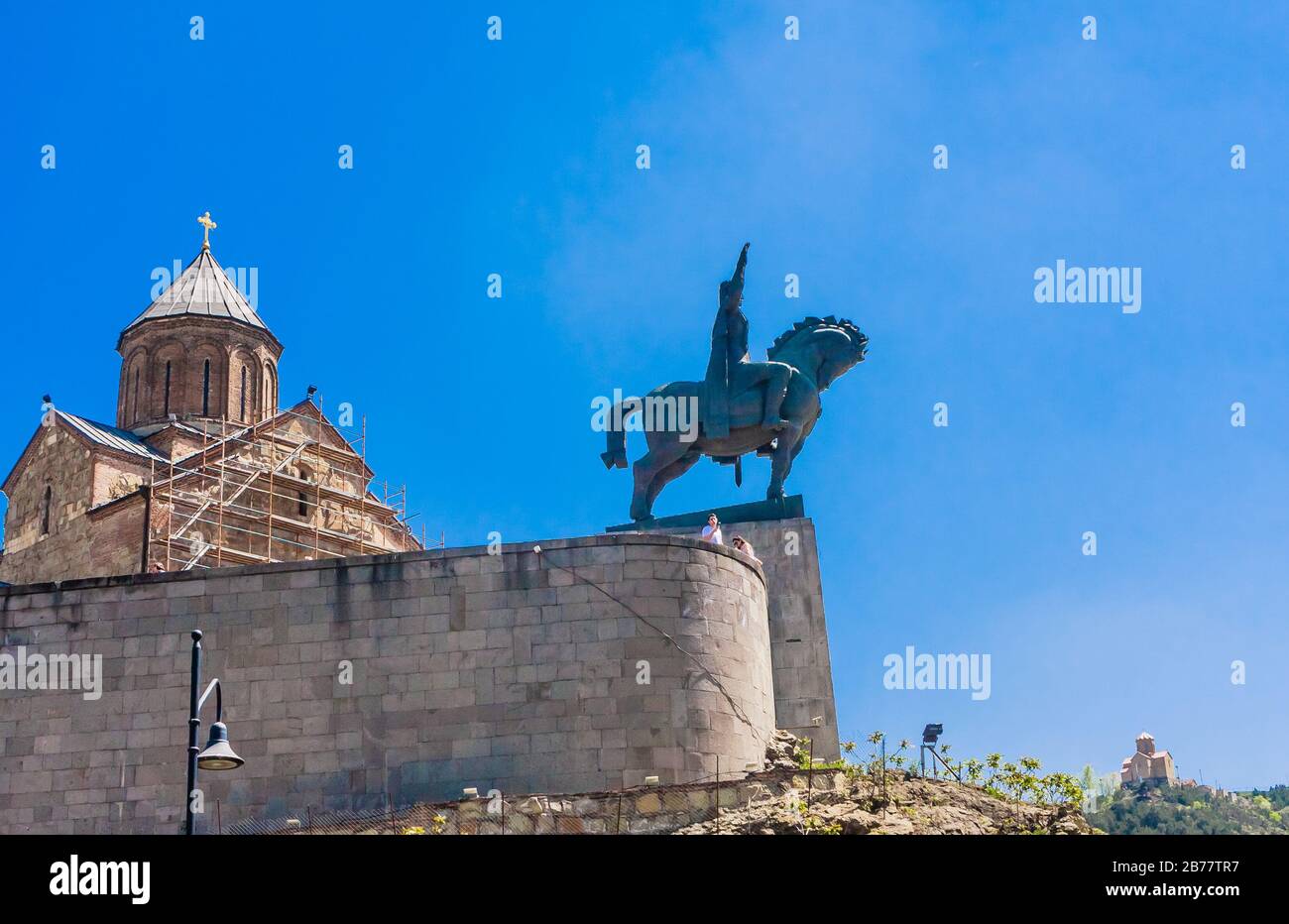 Metekhi Church and Monument of King Vakhtang I Gorgasali in Tbilisi ...