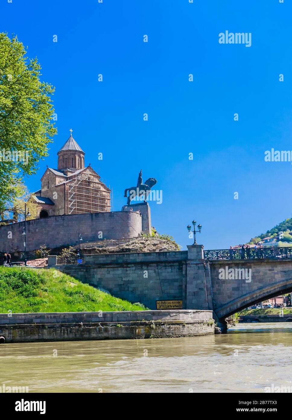 Metekhi Church, Metekhi bridge and Monument of King Vakhtang I ...
