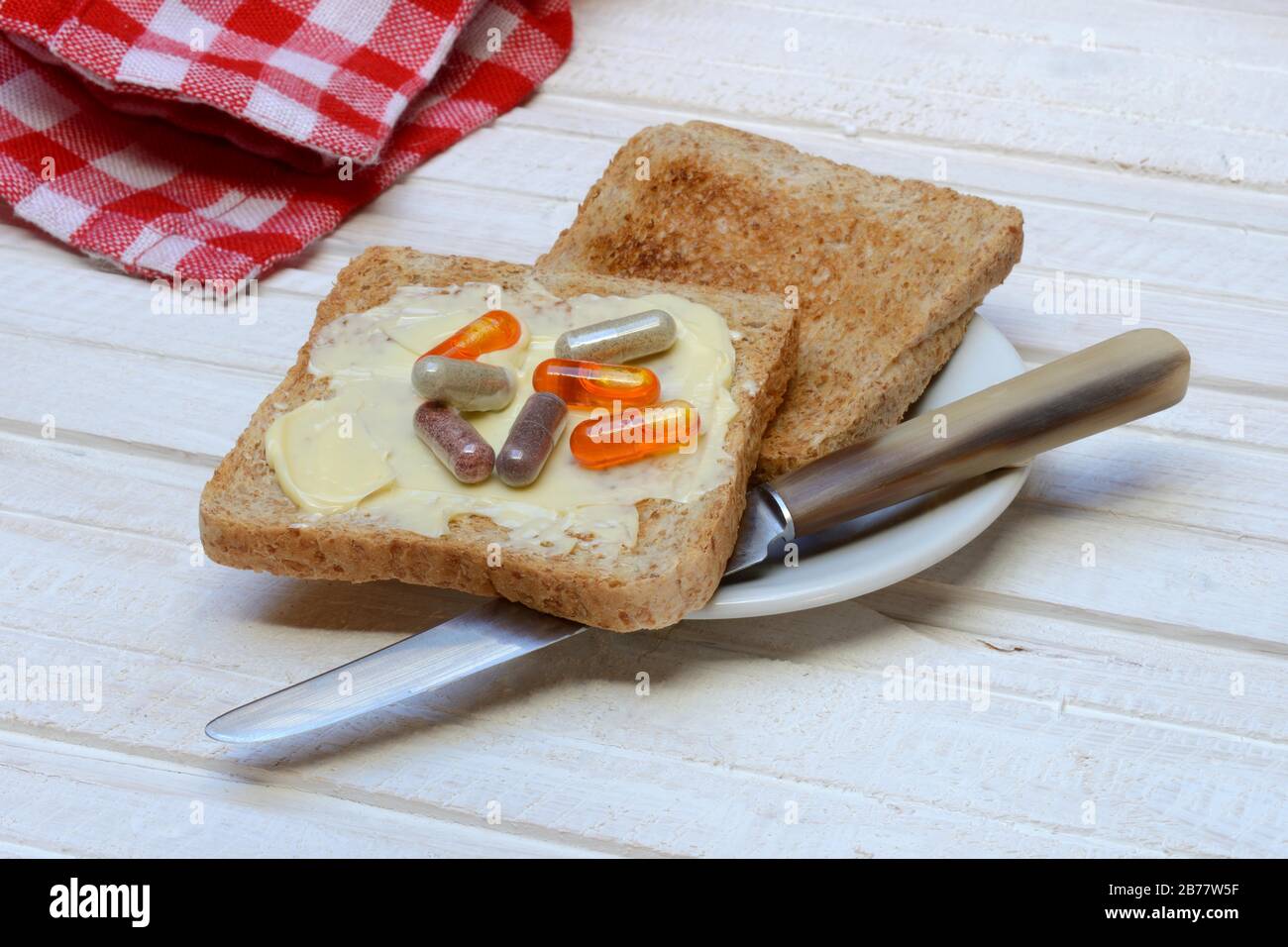Toast in a plate hi-res stock photography and images - Alamy