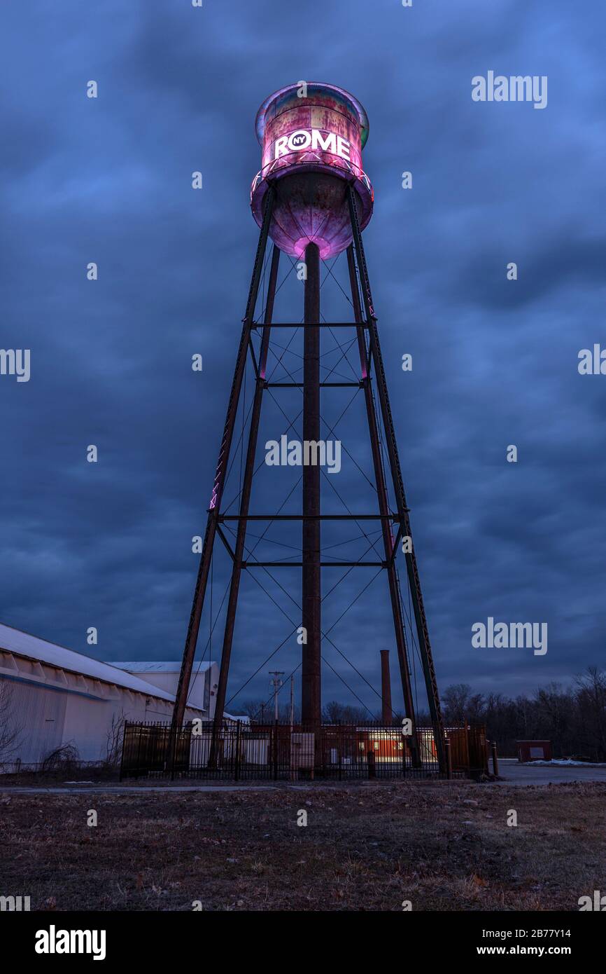 Vertical full view hi-res stock photography and images - Alamy