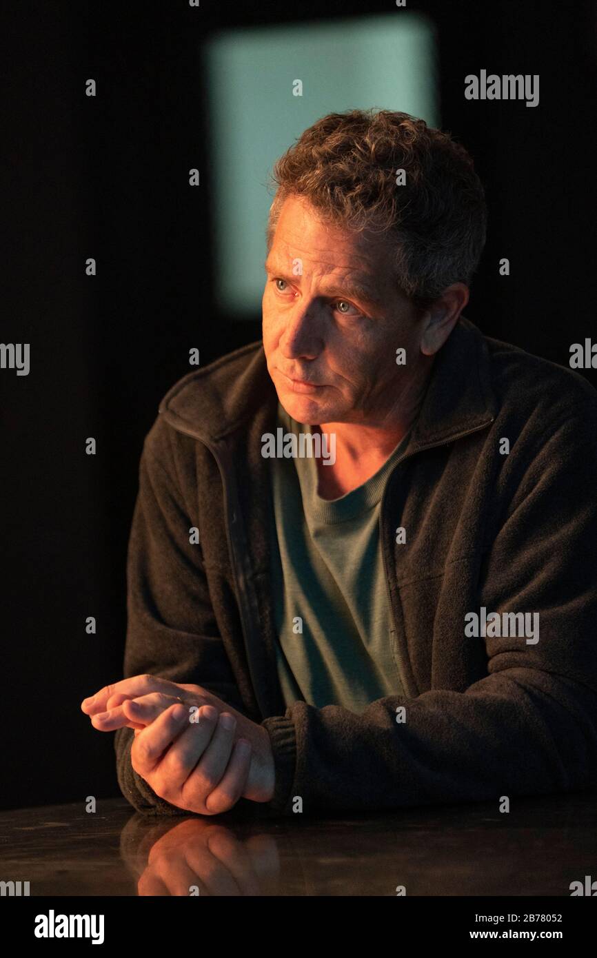 BEN MENDELSOHN in THE OUTSIDER (2020), directed by RICHARD PRICE ...
