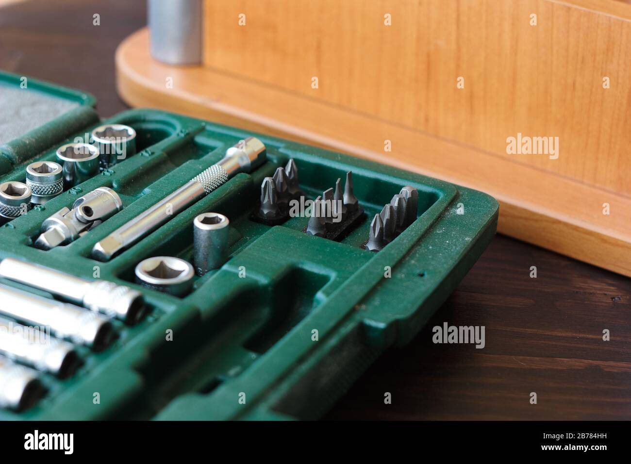 Metal socket wrench kit in a green plastic container Stock Photo - Alamy