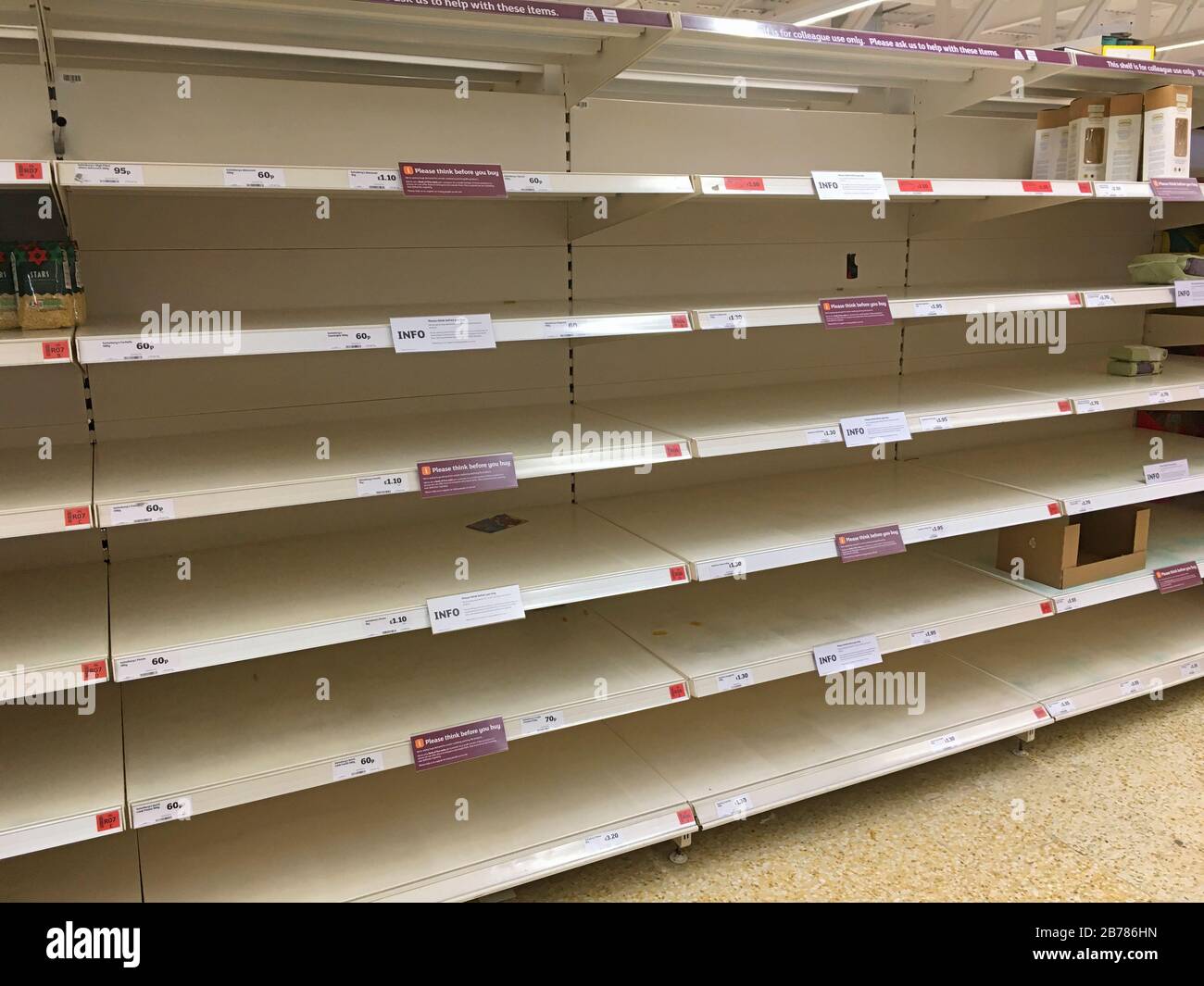 Empty food shelves hi-res stock photography and images - Alamy