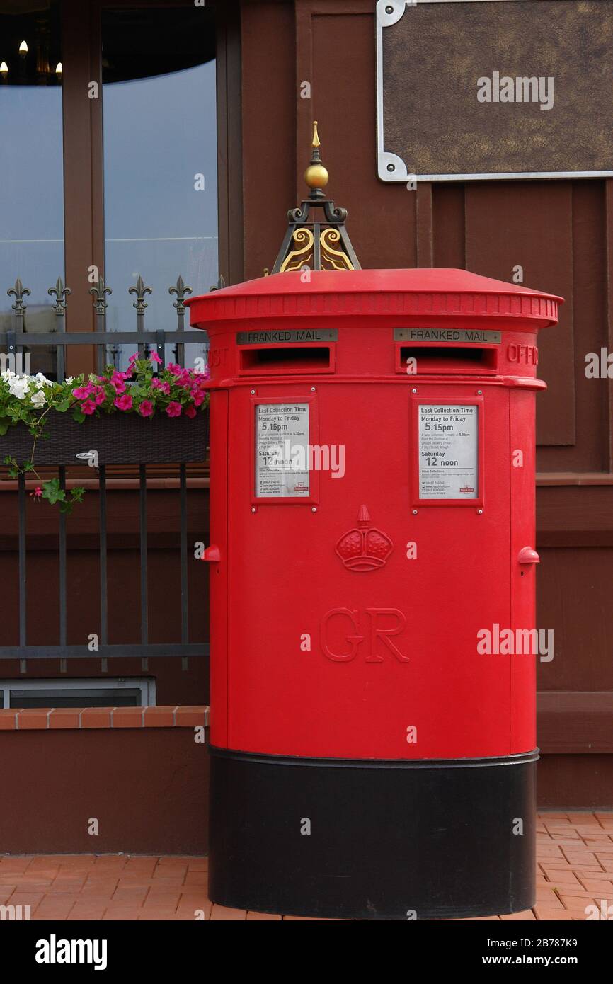 Traditional british red post box on street Stock Photo - Alamy