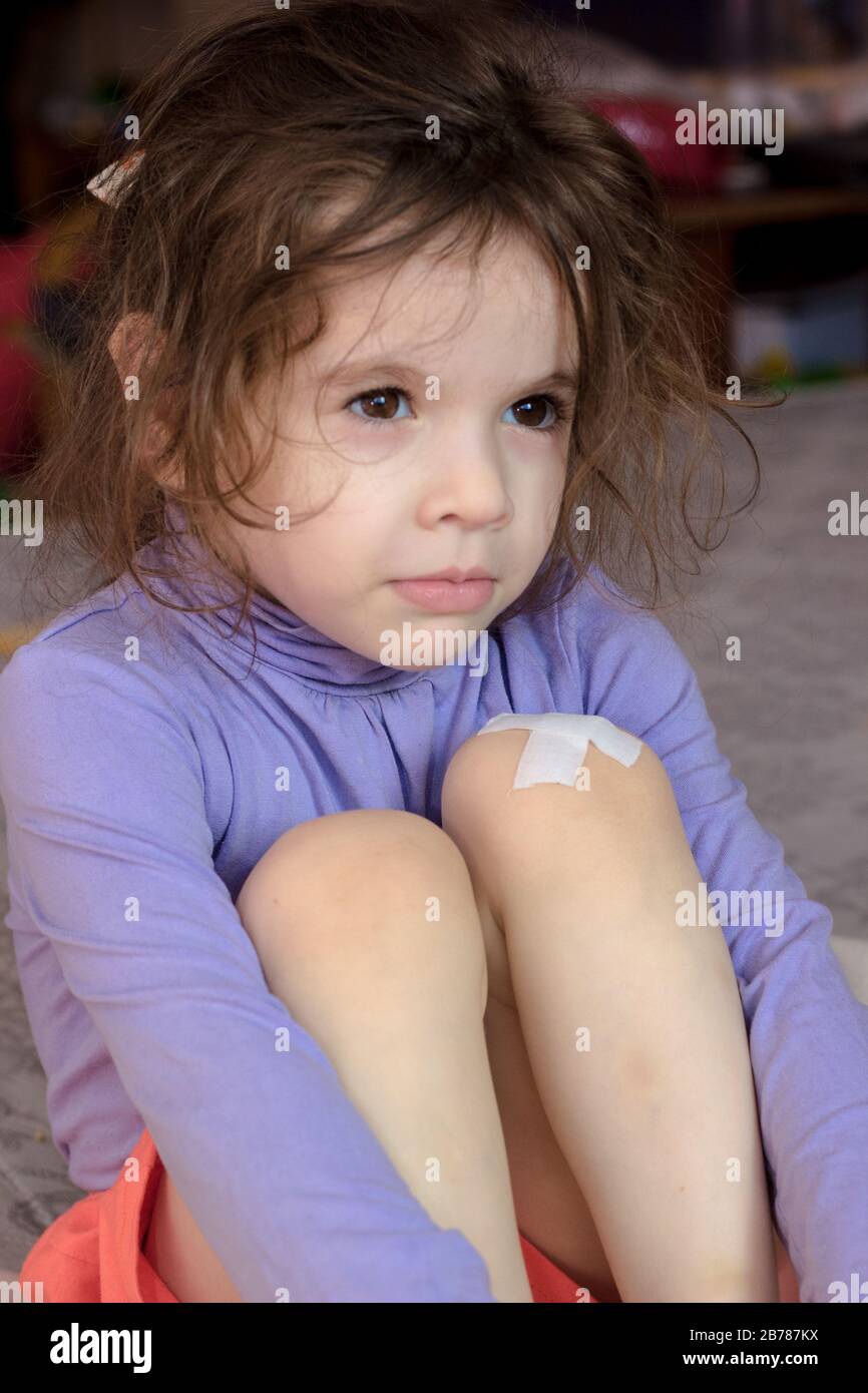 Bandaid on knee hi-res stock photography and images - Alamy