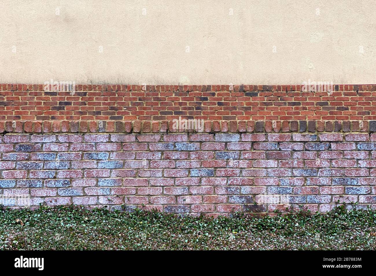 Brick garden wall hi-res stock photography and images - Alamy