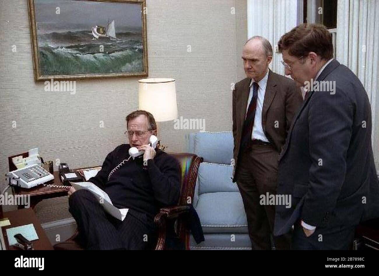 George w bush telephone hi-res stock photography and images - Alamy