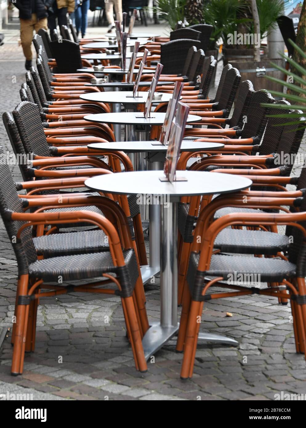 Occupied tables hi-res stock photography and images - Alamy