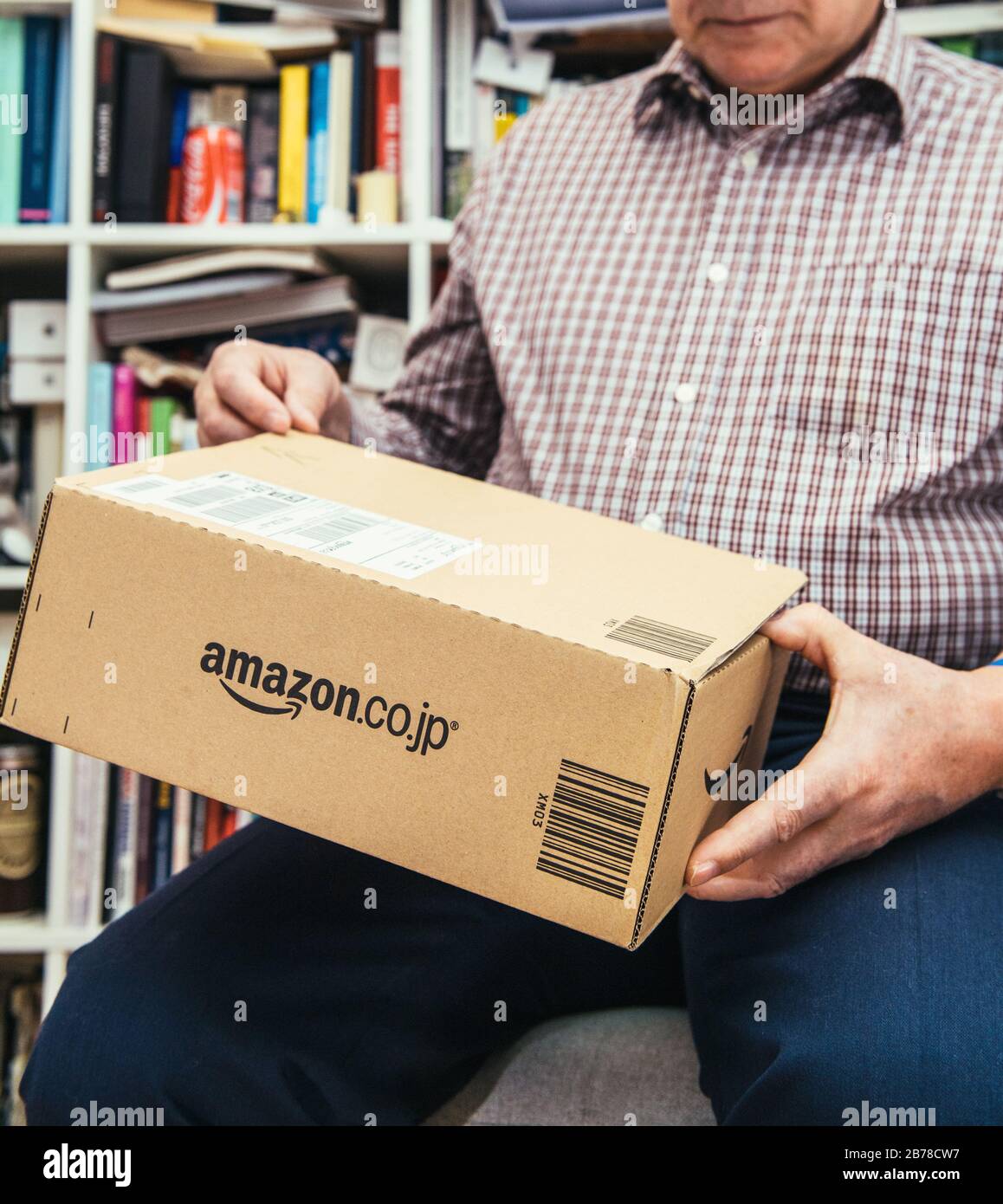Receiving package amazon hi-res stock photography and images - Alamy