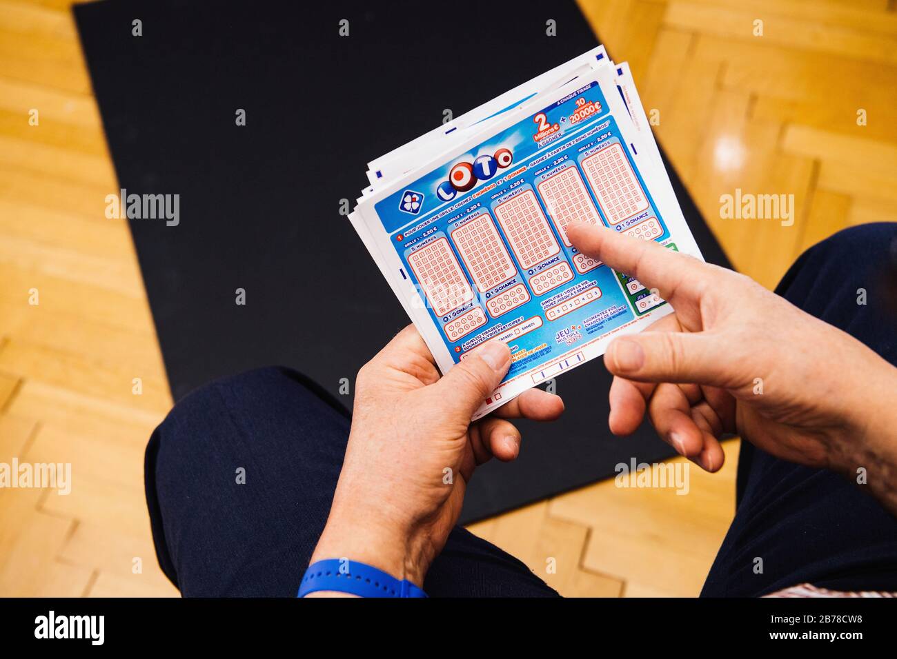 People lottery tickets in their hand hi-res stock photography and ...