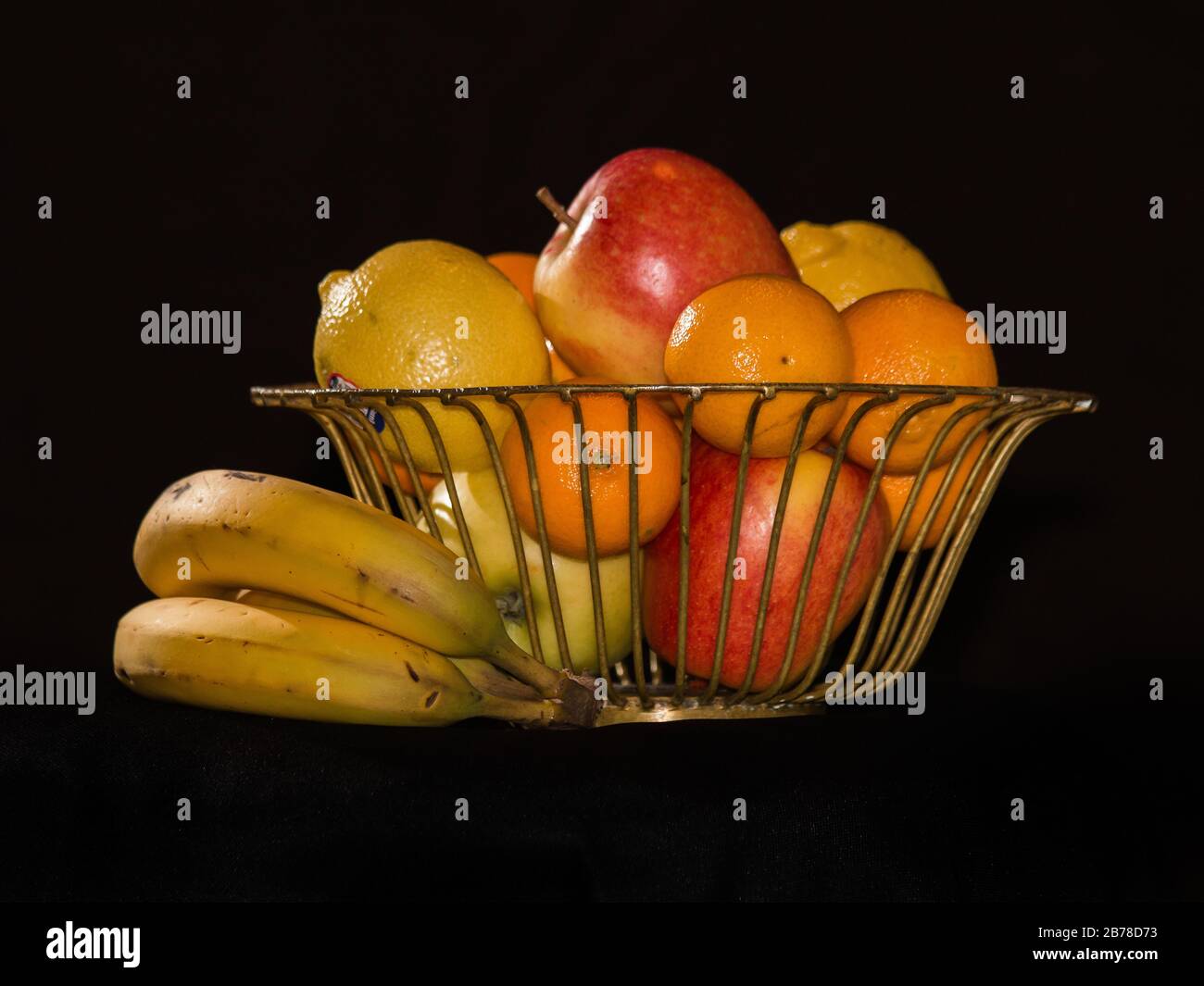 Studio low key still life hi-res stock photography and images - Alamy