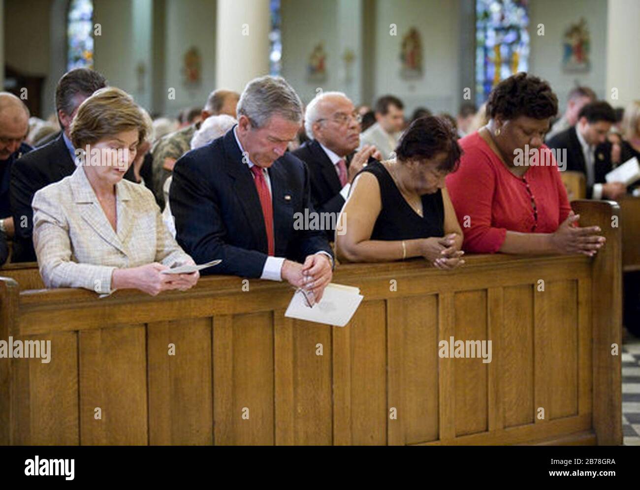 George W. Bush and Laura Bush pray at New Orleans' St. Louis Cathedral ...