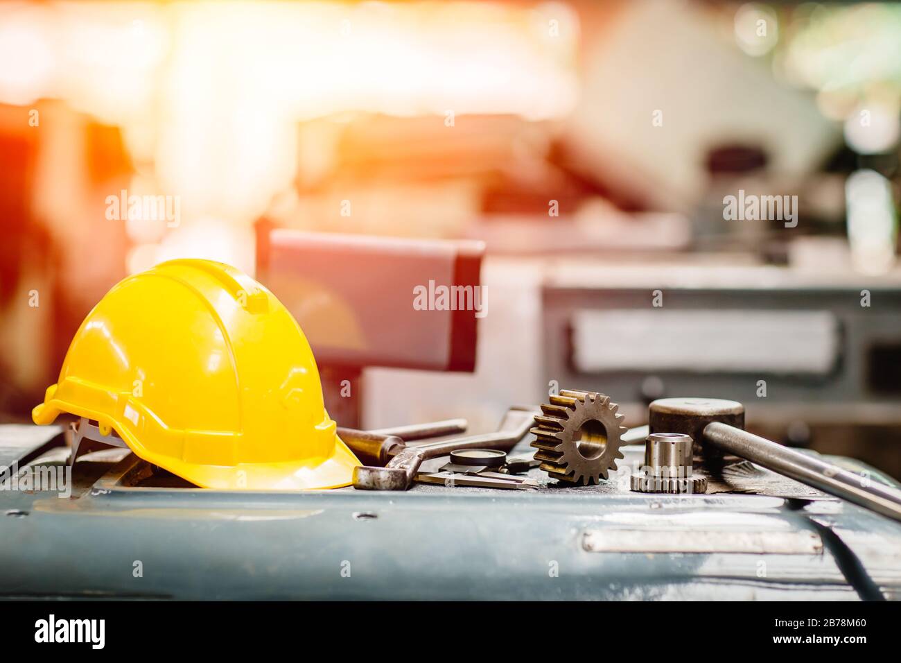Mechanic mechanical mechanics hi-res stock photography and images - Alamy
