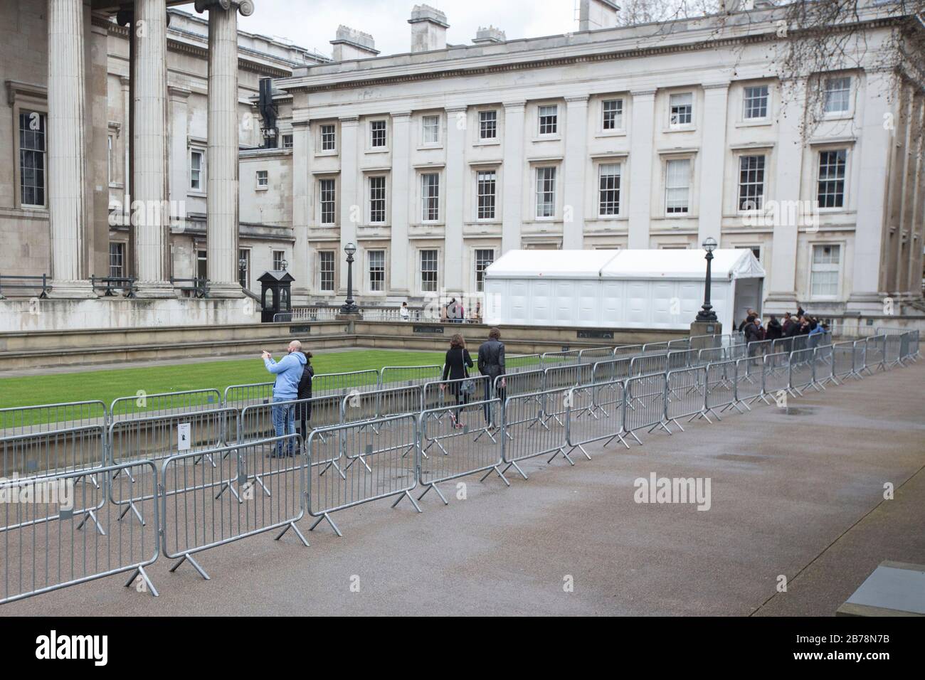Empty queue lanes at the british museum hi-res stock photography and ...