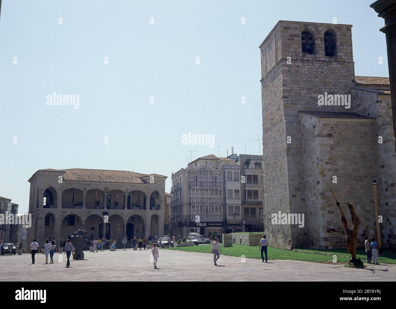 AYUNTAMIENTO Y PLAZA MAYOR. Location: EXTERIOR. Zamora. SPAIN Stock ...